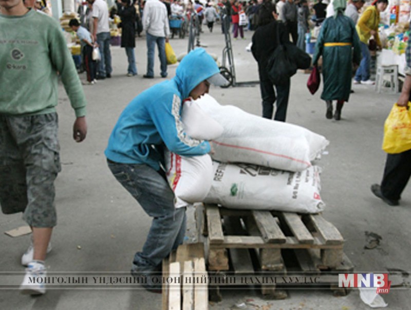 10 мянган хүүхэд тэвчишгүй хүнд хөдөлмөр эрхэлж байна