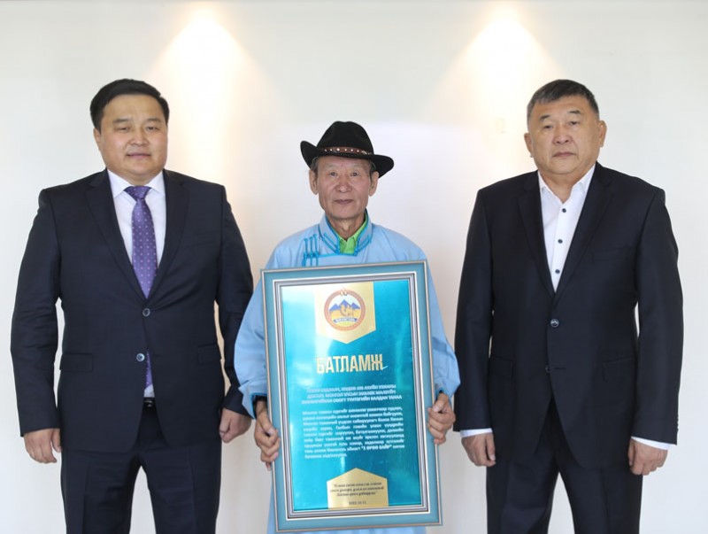 Тэмээ судлаач ХАА н ухааны доктор Монгол Улсын зөвлөх мал зүйч Т Балданы хөдөлмөрийг үнэлж